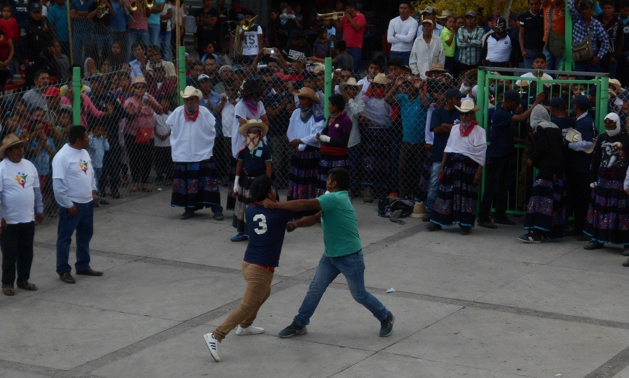 Realizan la tradicional ‘Pelea de los Xochimilcas’ en Zitlala - El Sol ...