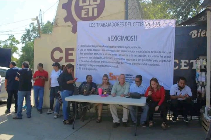 Maestros del CETis 116 paran labores - El Sol de Chilpancingo